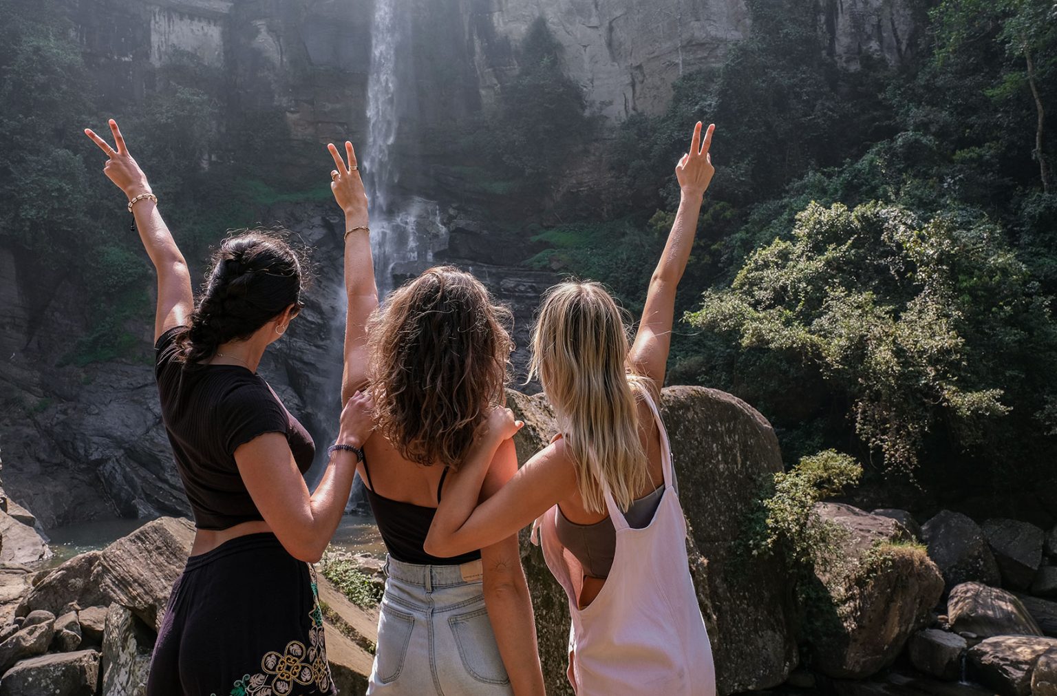 22 Pros and Cons of Group Travel (2026) - Feel Free Travel Blog